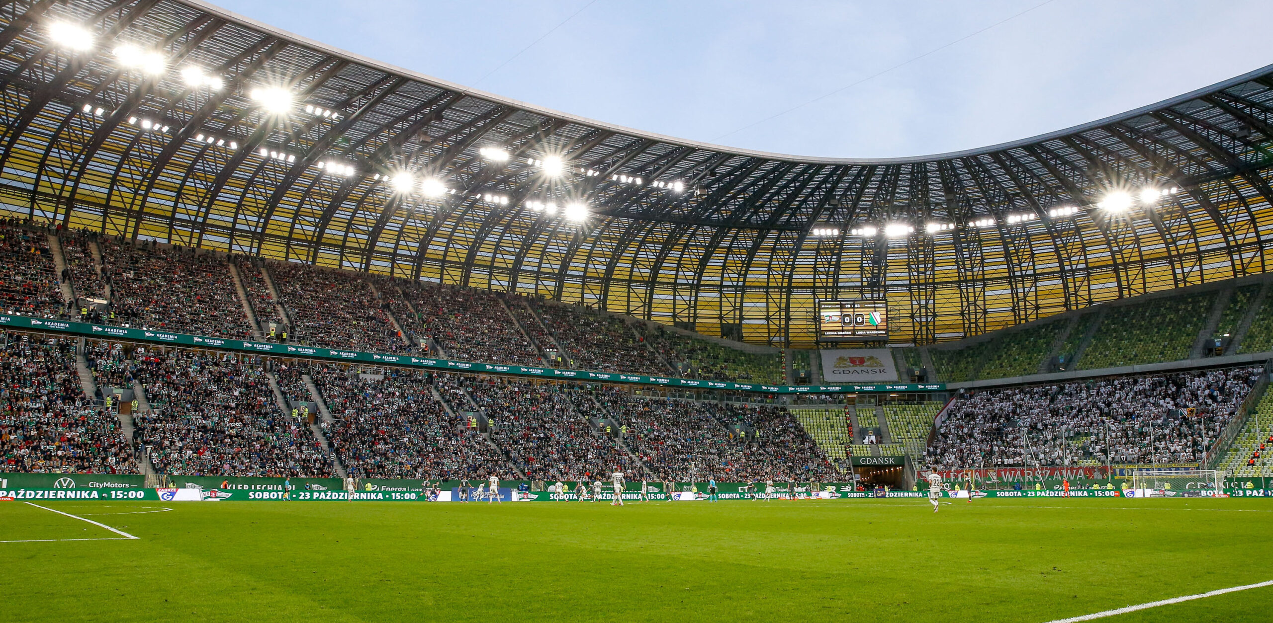 Ponad 20 milionów złotych za dwa lata. Lechia przedłużyła umowę z ...