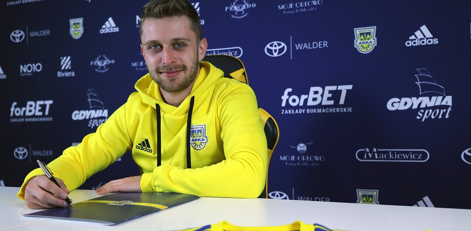 Znakomity ruch Arki Gdynia. Adamczyk spróbuje raz jeszcze zaatakować ...