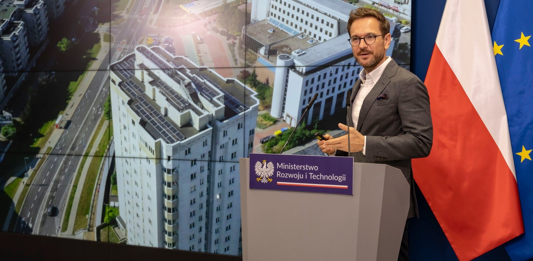 Minister Waldemar Buda: "Polskie firmy kosmiczne wejdą na zupełnie nowy poziom współpracy"