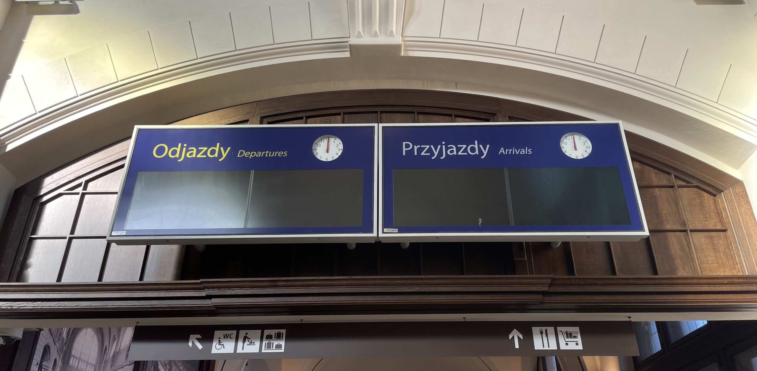 Awaria ekranów informacyjnych na Dworcu Głównym w Gdańsku utrapieniem dla pasażerów