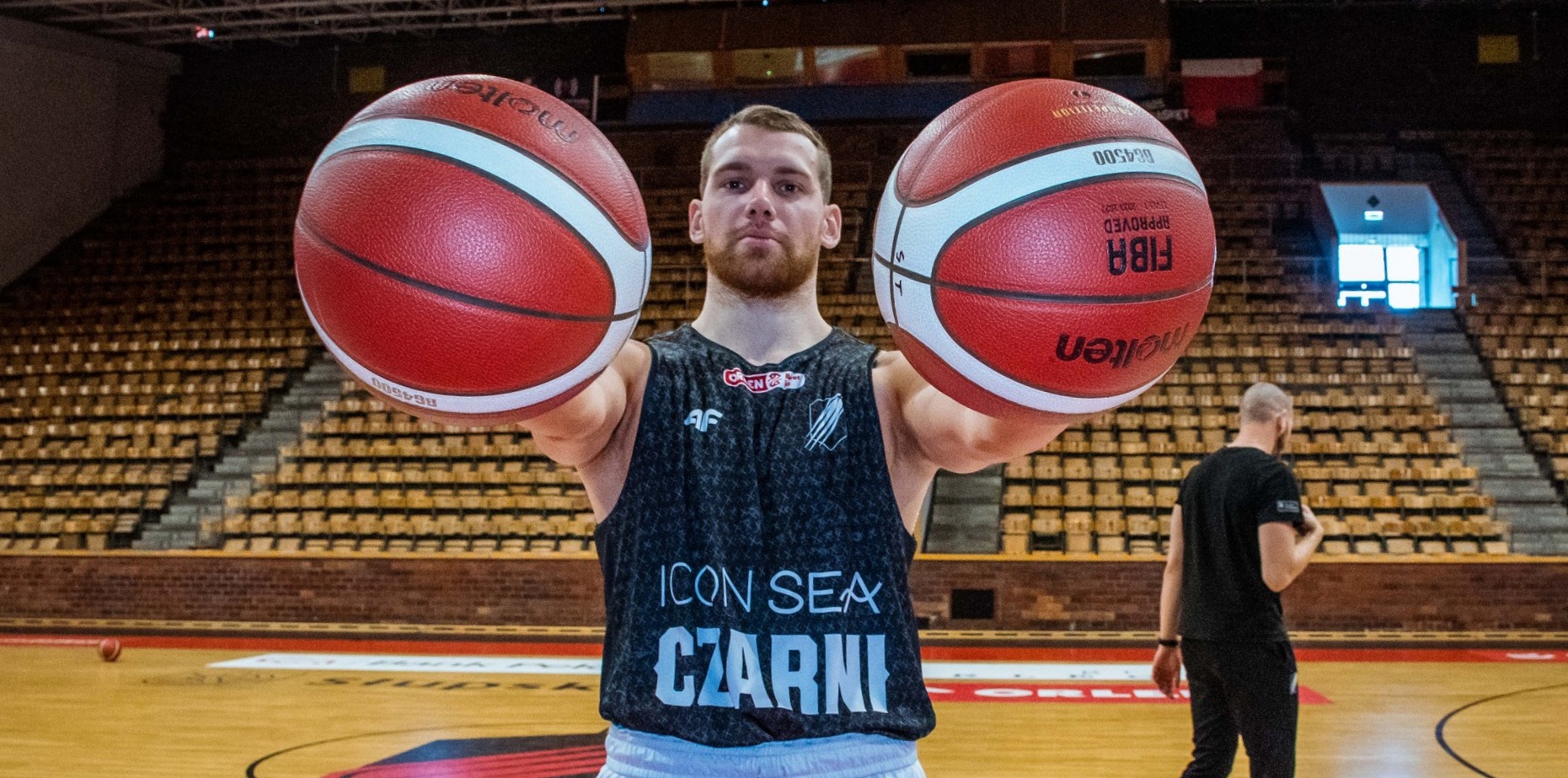 Czarni Słupsk budują skład na nowy sezon. Środkowy z nową umową