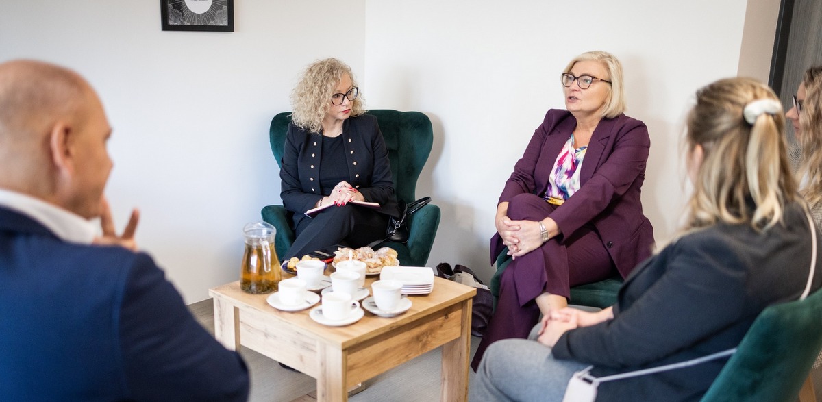 Sekretarz stanu Katarzyna Kotula w Rusocinie: "Przekażemy 200 tys. na ...