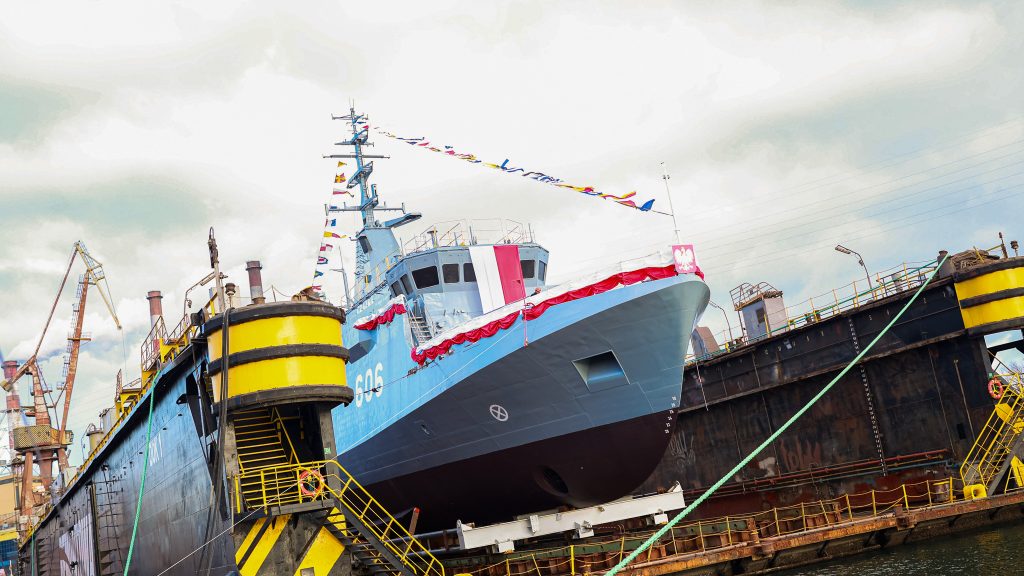 Wodowanie okrętu ORP Czajka w Gdańsku. Szef MON: „Będziemy inwestować w ...